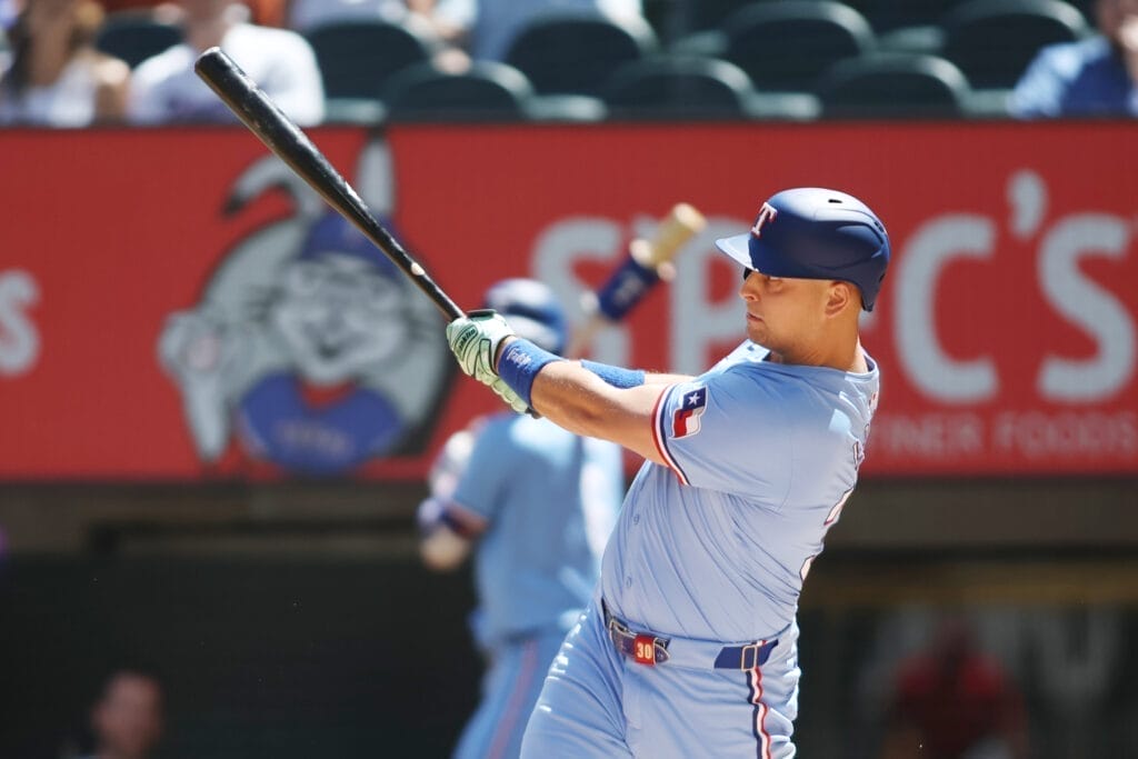Texas Rangers trade Nathaniel Lowe to Nationals