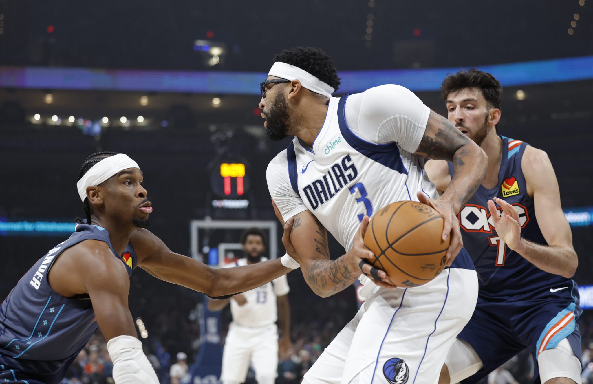 Instant reactions: Anthony Davis hurts knee in Mavericks loss to ...
