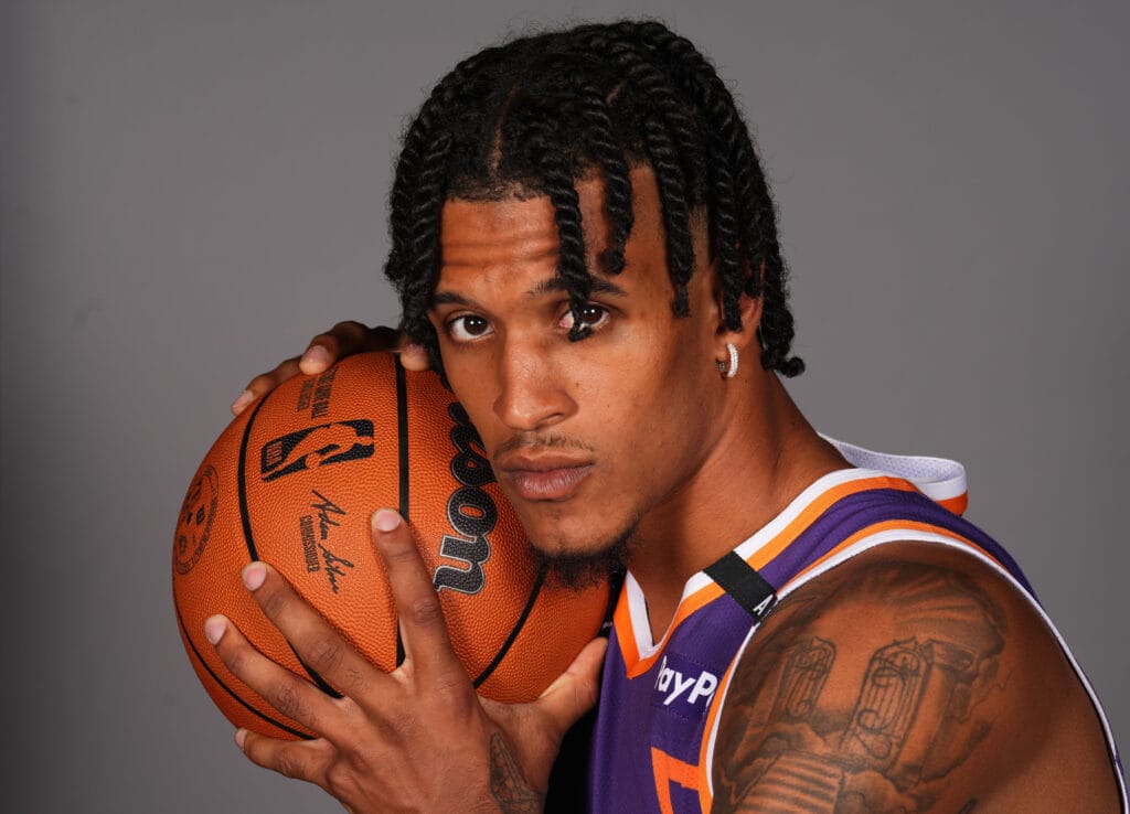 Valley Suns crowd helps lift them to home debut win - PHNX Sports