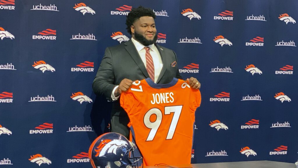 Here's what motivates D.J. Jones, the Denver Broncos' newest D-lineman ...