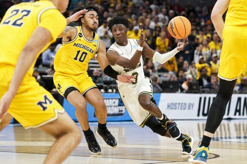 Kendle Moore chooses to return, Jalen Scott enters the transfer portal ...