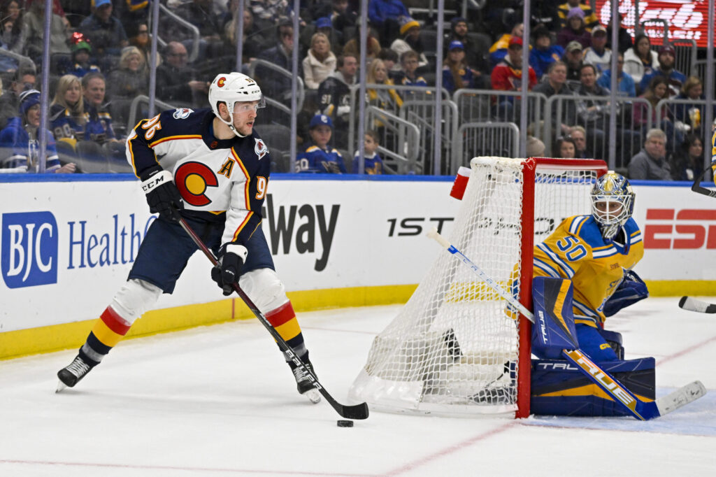 Avs Game 26 Grades: Put the team on his back - DNVR Sports