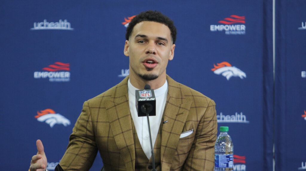 Here's how and when Justin Simmons knew that he would sign a long-term ...