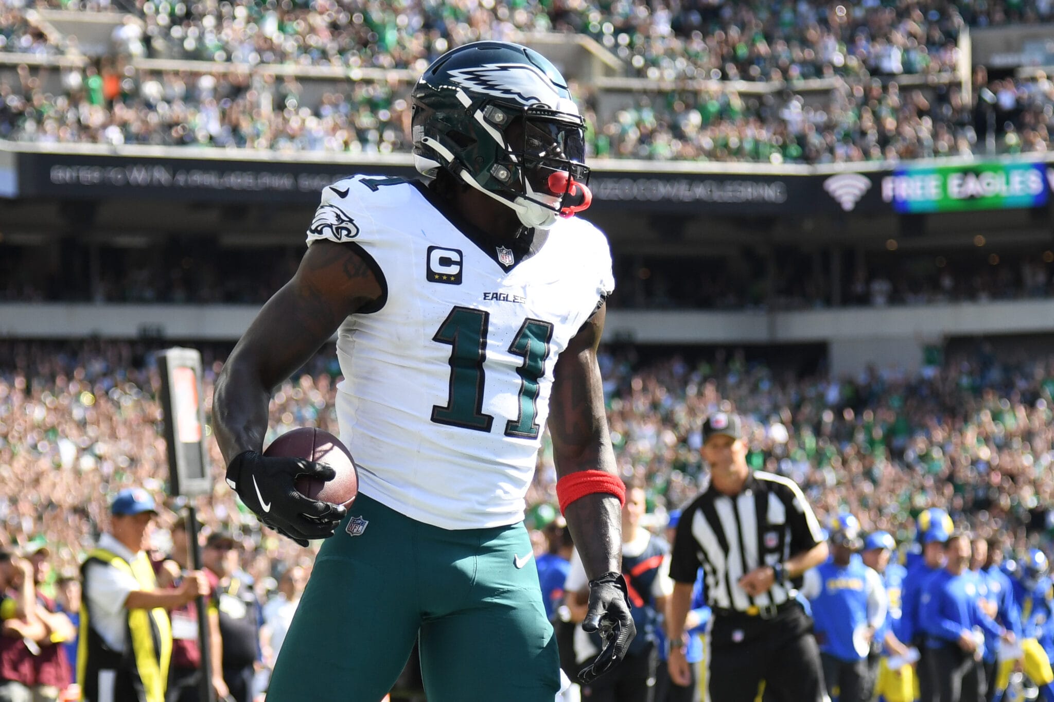 Instant Observations from Eagles 33, Rams 26: Eagles win wild one on ...